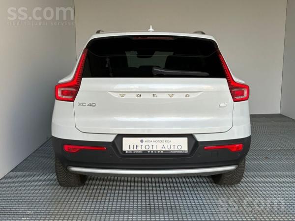 Balts Volvo XC40 2022 Rīga, ar dzinēja tilpumu 1.50 L un nobraukumu 99 tūkst. km par 29990 €, foto 4 vietnē AUTOMOTO.COM.LV