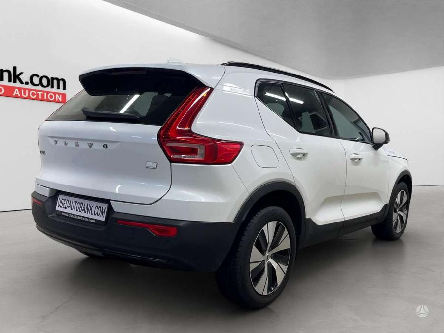 Balts Volvo XC40 2022 Viļņa, ar dzinēja tilpumu 1.48 L un nobraukumu 186 tūkst. km par 18755 €, foto 5 vietnē AUTOMOTO.COM.LV