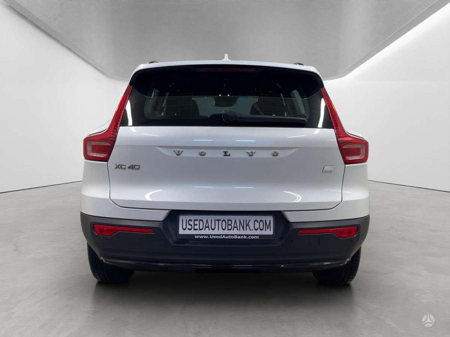 Balts Volvo XC40 2022 Viļņa, ar dzinēja tilpumu 1.48 L un nobraukumu 186 tūkst. km par 18755 €, foto 6 vietnē AUTOMOTO.COM.LV
