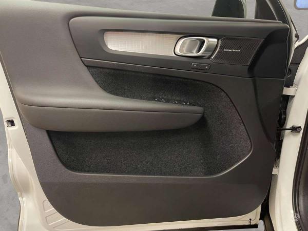 Белый Вольво XC40 2022 в Вильнюс, объемом двигателя 1.48 л и пробегом 186 тыс. км за 18755 €, фото 8 на AUTOMOTO.COM.LV