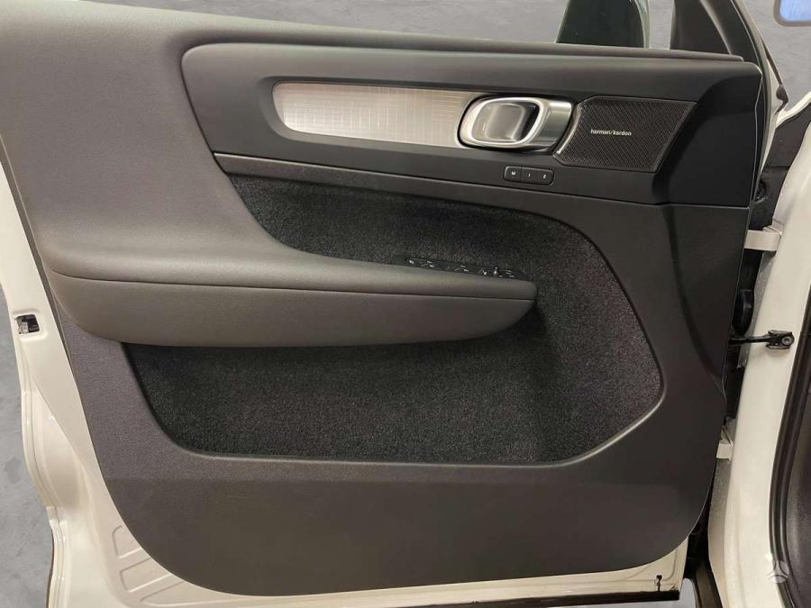 Balts Volvo XC40 2022 Viļņa, ar dzinēja tilpumu 1.48 L un nobraukumu 186 tūkst. km par 18755 €, foto 9 vietnē AUTOMOTO.COM.LV