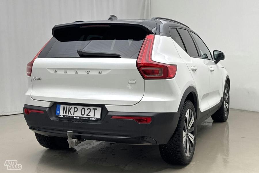 Balts Volvo XC40 2023 Kauņa, ar dzinēja tilpumu 0.00 L un nobraukumu 73 tūkst. km par 29317 €, foto 3 vietnē AUTOMOTO.COM.LV