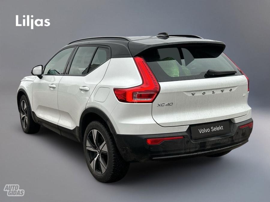 White Volvo XC40 2023 in Kaunas, with an engine capacity of 0.00 L and mileage of 54 thousand km for 34132 €, photo 3 on AUTOMOTO.COM.LV