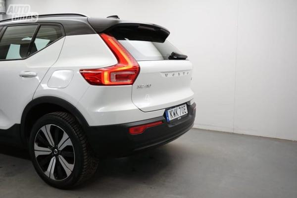 Balts Volvo XC40 2023 Kauņa, ar dzinēja tilpumu 0.00 L un nobraukumu 48 tūkst. km par 37169 €, foto 3 vietnē AUTOMOTO.COM.LV
