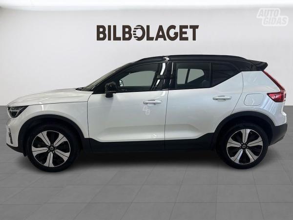 White Volvo XC40 2023 in Kaunas, with an engine capacity of 0.00 L and mileage of 35 thousand km for 37165 €, photo 2 on AUTOMOTO.COM.LV