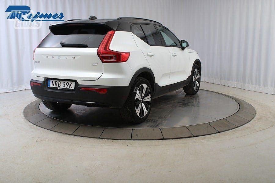 White Volvo XC40 2023 in Kaunas, with an engine capacity of 0.00 L and mileage of 44 thousand km for 35489 €, photo 4 on AUTOMOTO.COM.LV