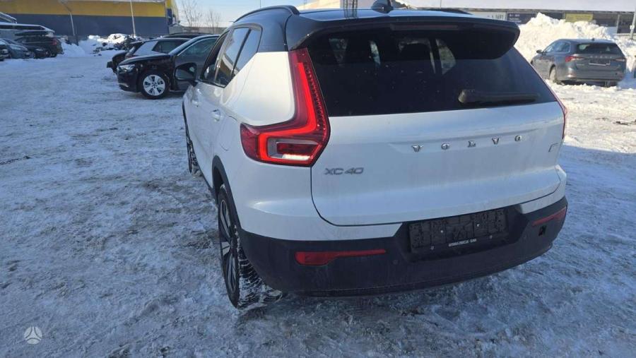 Balts Volvo XC40 2023 Šauļi, ar dzinēja tilpumu 0.00 L un nobraukumu 34 tūkst. km par 21900 €, foto 5 vietnē AUTOMOTO.COM.LV