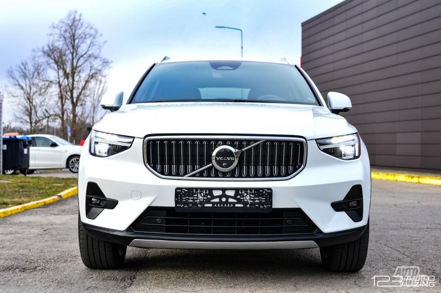 White Volvo XC40 2023 in Kretinga, with an engine capacity of 2.00 L and mileage of 35 thousand km for 26800 €, photo 5 on AUTOMOTO.COM.LV