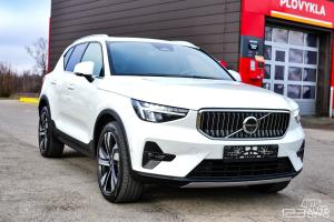 White Volvo XC40 2023 in Kretinga, with an engine capacity of 2.00 L and mileage of 35 thousand km for 26800 €, photo 6 on AUTOMOTO.COM.LV