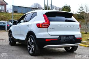 White Volvo XC40 2023 in Kretinga, with an engine capacity of 2.00 L and mileage of 35 thousand km for 26800 €, photo 10 on AUTOMOTO.COM.LV