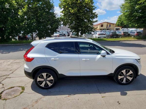 White Volvo XC40 2023 in Silale, with an engine capacity of 2.00 L and mileage of 34 thousand km for 29500 €, photo 2 on AUTOMOTO.COM.LV