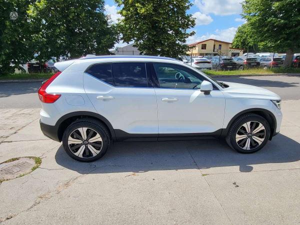 White Volvo XC40 2023 in Silale, with an engine capacity of 2.00 L and mileage of 34 thousand km for 29500 €, photo 5 on AUTOMOTO.COM.LV