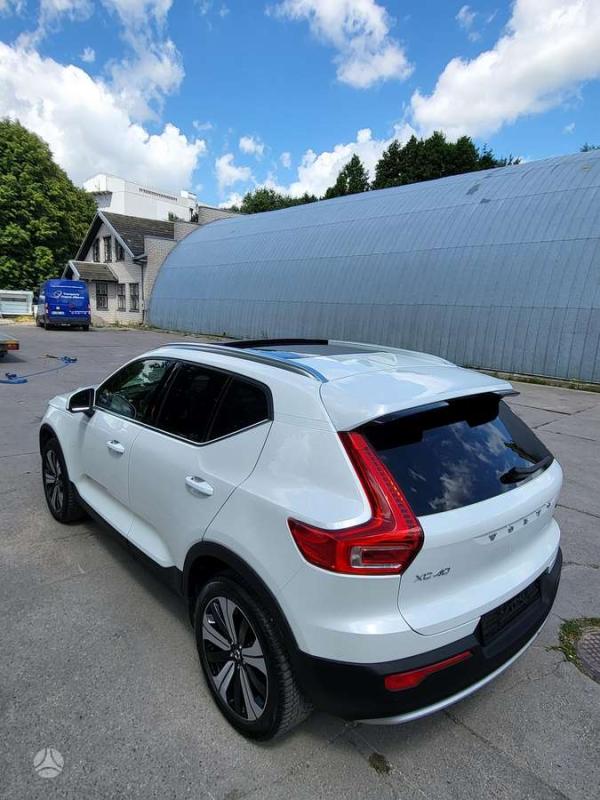 White Volvo XC40 2023 in Silale, with an engine capacity of 2.00 L and mileage of 34 thousand km for 29500 €, photo 7 on AUTOMOTO.COM.LV