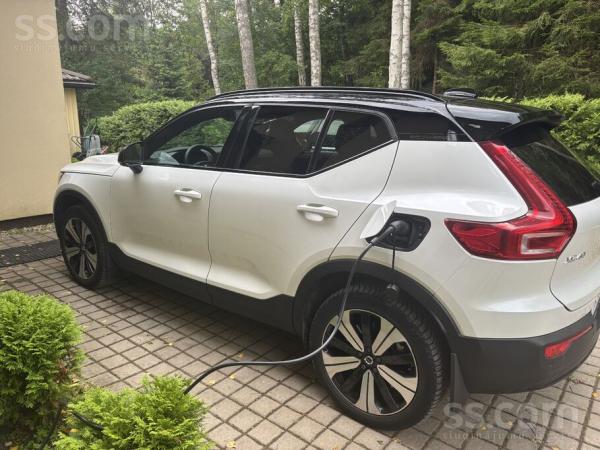 White Volvo XC40 2024 in Riga, with an engine capacity of 0.00 L and mileage of 48 thousand km for 37000 €, photo 4 on AUTOMOTO.COM.LV