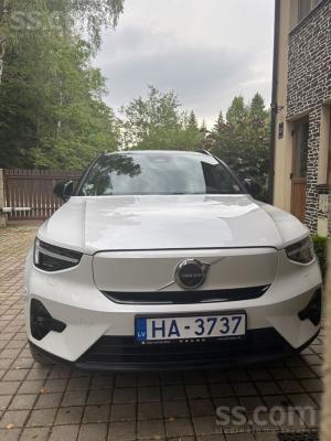 White Volvo XC40 2024 in Riga, with an engine capacity of 0.00 L and mileage of 48 thousand km for 37000 €, photo  on AUTOMOTO.COM.LV
