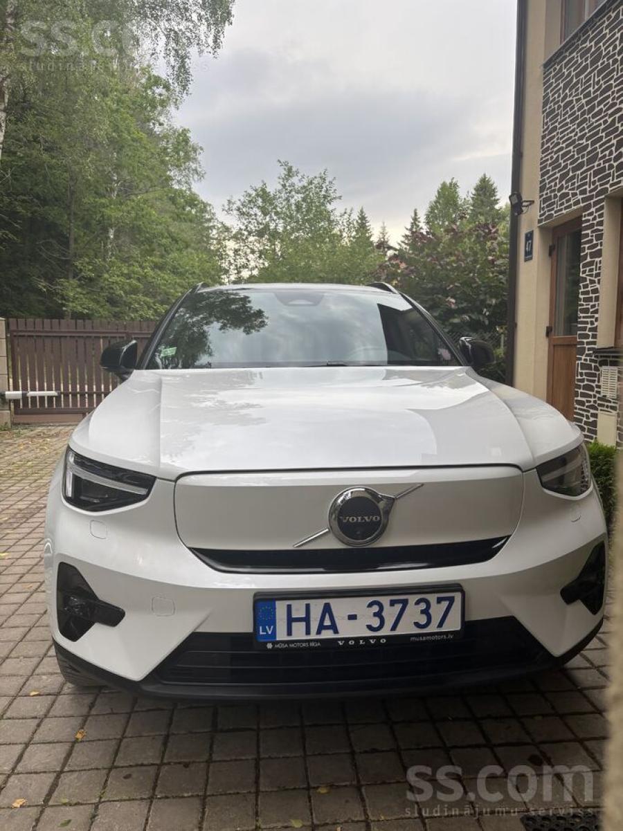 Белый Вольво XC40 2024 в Рига, объемом двигателя 0.00 л и пробегом 48 тыс. км за 37000 €, фото 1 на AUTOMOTO.COM.LV