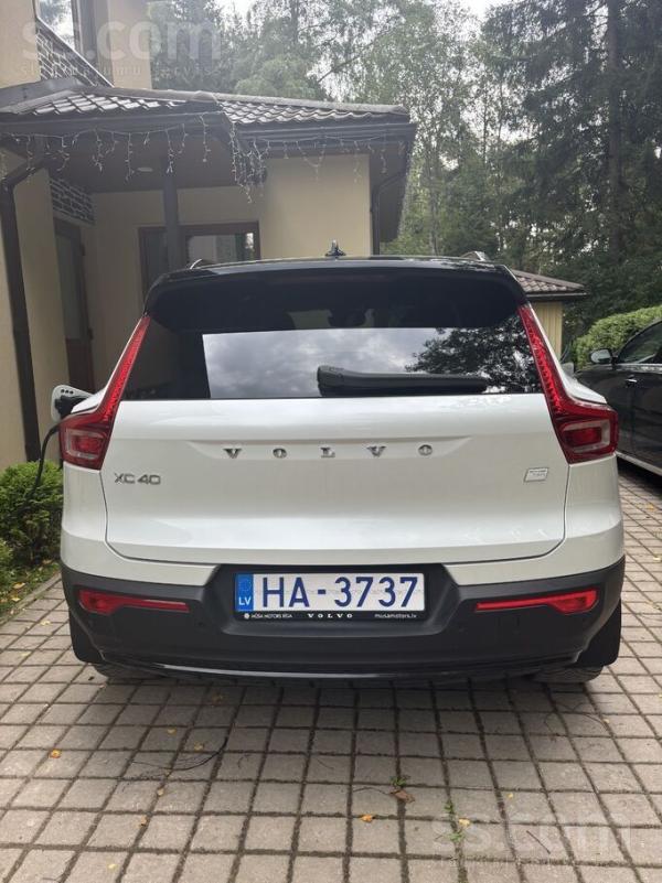 Белый Вольво XC40 2024 в Рига, объемом двигателя 0.00 л и пробегом 48 тыс. км за 37000 €, фото 2 на AUTOMOTO.COM.LV