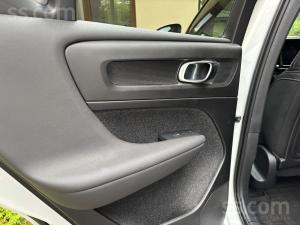 Белый Вольво XC40 2024 в Рига, объемом двигателя 0.00 л и пробегом 48 тыс. км за 37000 €, фото 6 на AUTOMOTO.COM.LV