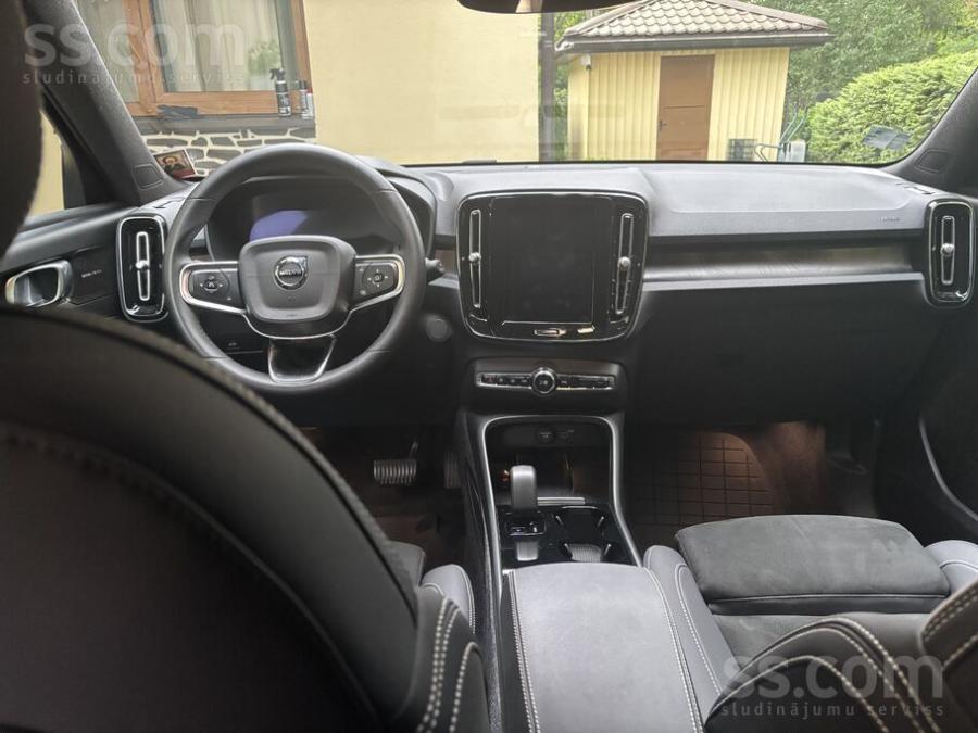 Белый Вольво XC40 2024 в Рига, объемом двигателя 0.00 л и пробегом 48 тыс. км за 37000 €, фото 9 на AUTOMOTO.COM.LV