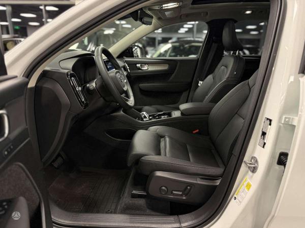 Balts Volvo XC40 2025 Klaipėda, ar dzinēja tilpumu 2.00 L un nobraukumu 3 tūkst. km par 29900 €, foto 8 vietnē AUTOMOTO.COM.LV