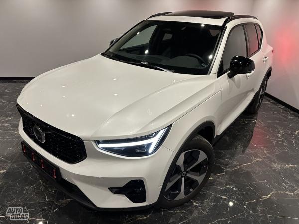 White Volvo XC40 2025 in Prienai, with an engine capacity of 2.00 L and mileage of 4 thousand km for 30900 €, photo 1 on AUTOMOTO.COM.LV