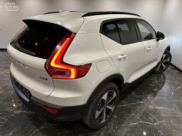 White Volvo XC40 2025 in Prienai, with an engine capacity of 2.00 L and mileage of 4 thousand km for 30900 €, photo 2 on AUTOMOTO.COM.LV