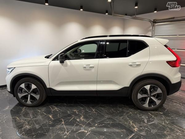 White Volvo XC40 2025 in Prienai, with an engine capacity of 2.00 L and mileage of 4 thousand km for 30900 €, photo 5 on AUTOMOTO.COM.LV