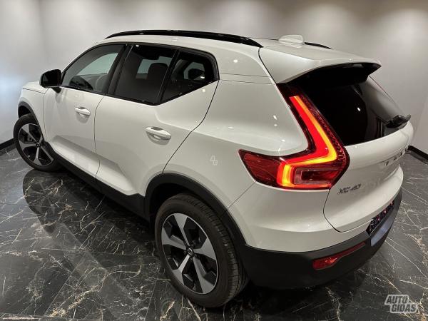 White Volvo XC40 2025 in Prienai, with an engine capacity of 2.00 L and mileage of 4 thousand km for 30900 €, photo 7 on AUTOMOTO.COM.LV