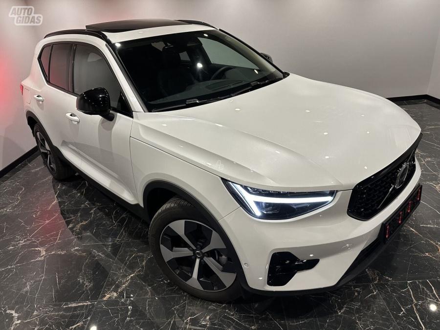 White Volvo XC40 2025 in Prienai, with an engine capacity of 2.00 L and mileage of 4 thousand km for 30900 €, photo 9 on AUTOMOTO.COM.LV