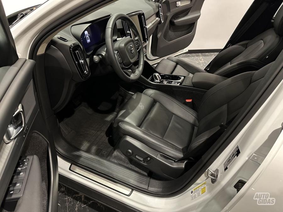 White Volvo XC40 2025 in Prienai, with an engine capacity of 2.00 L and mileage of 4 thousand km for 30900 €, photo 10 on AUTOMOTO.COM.LV