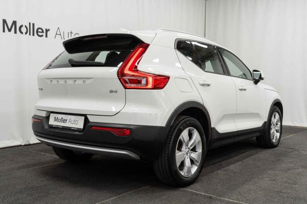 White Volvo XC40 2020 in Tallinn, with an engine capacity of 2.00 L and mileage of 89 thousand km for 19900 €, photo 5 on AUTOMOTO.COM.LV