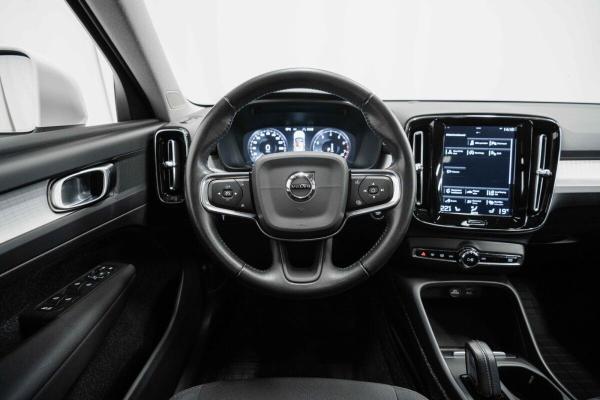 White Volvo XC40 2020 in Tallinn, with an engine capacity of 2.00 L and mileage of 89 thousand km for 19900 €, photo 11 on AUTOMOTO.COM.LV