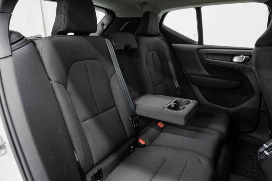 Balts Volvo XC40 2020 Tallina, ar dzinēja tilpumu 2.00 L un nobraukumu 89 tūkst. km par 19900 €, foto 14 vietnē AUTOMOTO.COM.LV