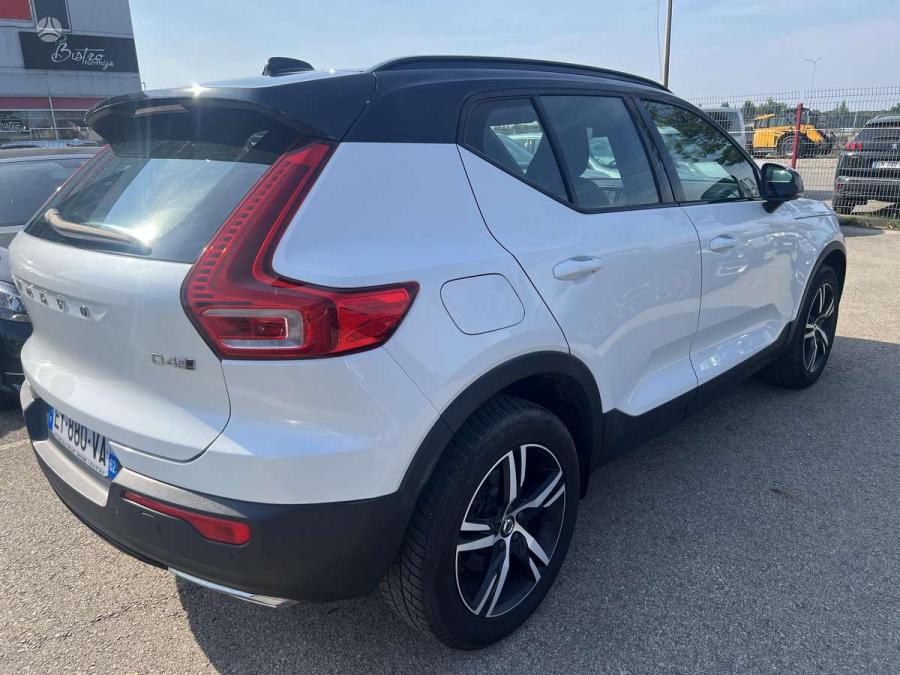 White Volvo XC40 2018 in Taurage, with an engine capacity of 1.97 L and mileage of 202 thousand km for 15900 €, photo 4 on AUTOMOTO.COM.LV
