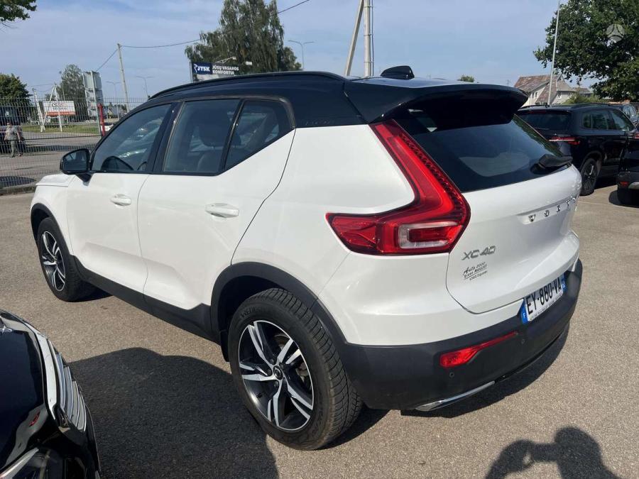 White Volvo XC40 2018 in Taurage, with an engine capacity of 1.97 L and mileage of 202 thousand km for 15900 €, photo 5 on AUTOMOTO.COM.LV