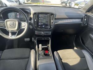 White Volvo XC40 2018 in Taurage, with an engine capacity of 1.97 L and mileage of 202 thousand km for 15900 €, photo 8 on AUTOMOTO.COM.LV