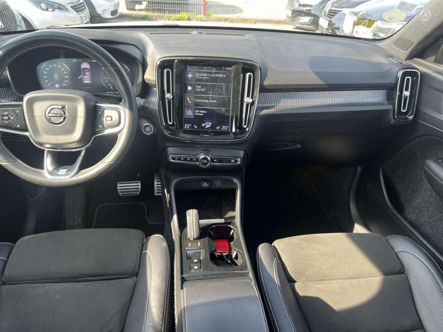 White Volvo XC40 2018 in Taurage, with an engine capacity of 1.97 L and mileage of 202 thousand km for 15900 €, photo 8 on AUTOMOTO.COM.LV
