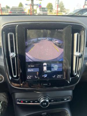 White Volvo XC40 2018 in Taurage, with an engine capacity of 1.97 L and mileage of 202 thousand km for 15900 €, photo 9 on AUTOMOTO.COM.LV
