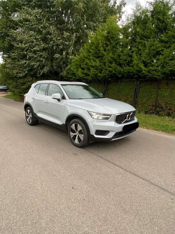 Белый Вольво XC40 2021 в Вильнюс, объемом двигателя 1.50 л и пробегом 123 тыс. км за 15600 €, фото 1 на AUTOMOTO.COM.LV