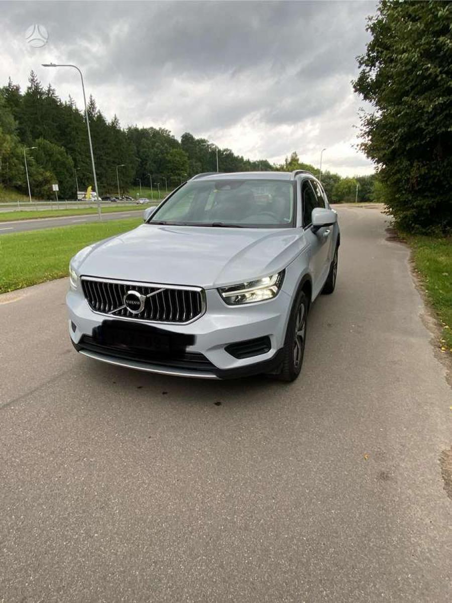 White Volvo XC40 2021 in Vilnius, with an engine capacity of 1.50 L and mileage of 123 thousand km for 15600 €, photo 3 on AUTOMOTO.COM.LV