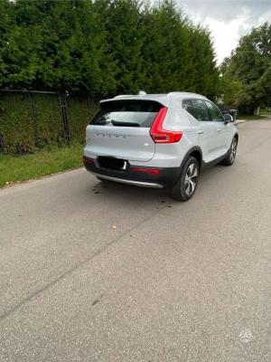 White Volvo XC40 2021 in Vilnius, with an engine capacity of 1.50 L and mileage of 123 thousand km for 15600 €, photo 4 on AUTOMOTO.COM.LV