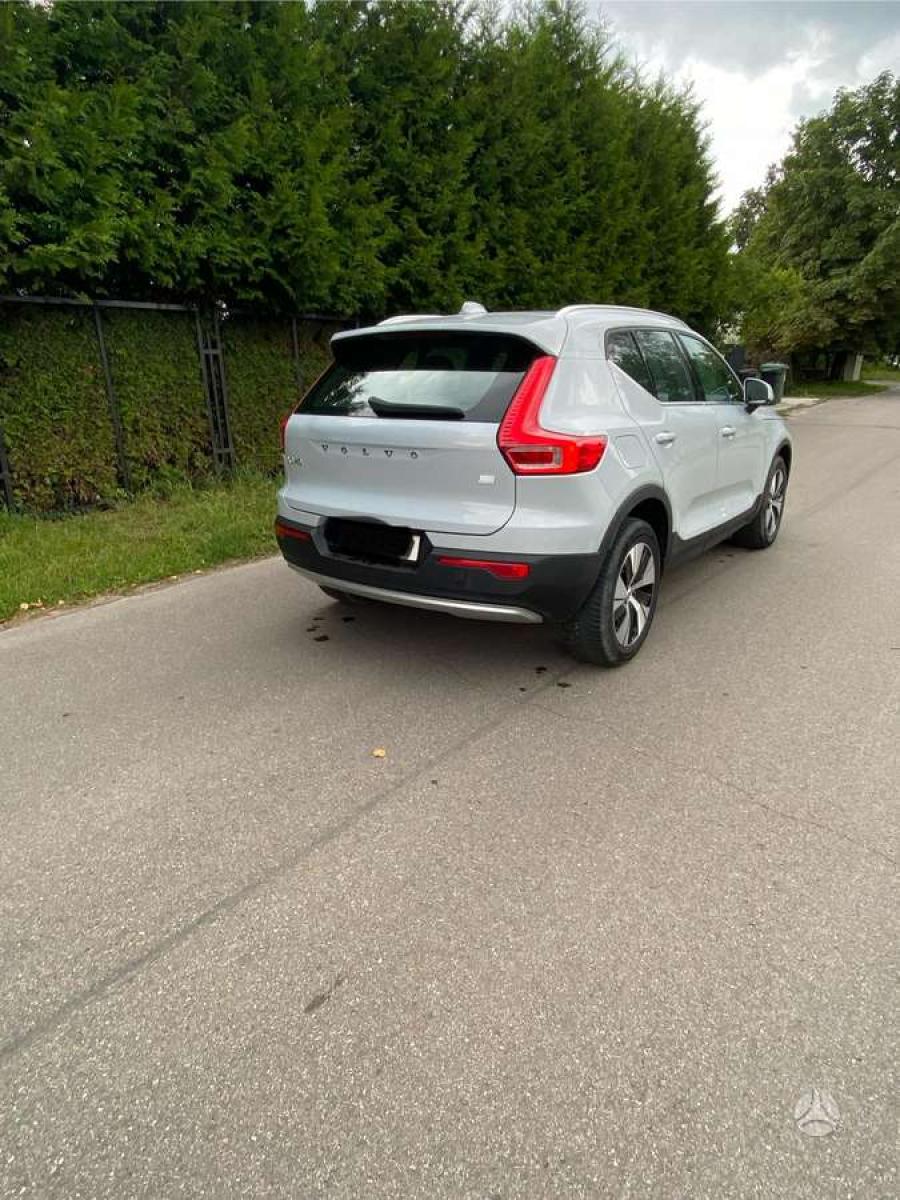 White Volvo XC40 2021 in Vilnius, with an engine capacity of 1.50 L and mileage of 123 thousand km for 15600 €, photo 4 on AUTOMOTO.COM.LV