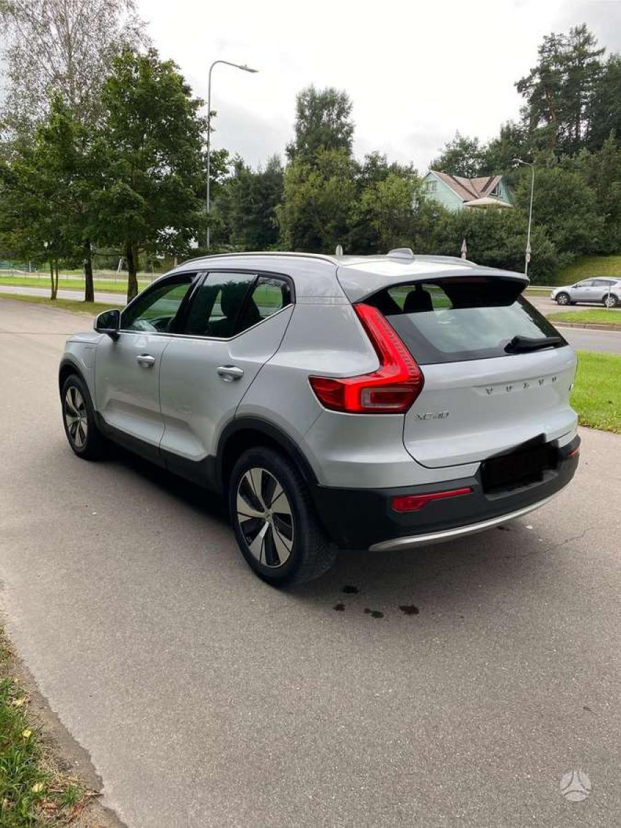 White Volvo XC40 2021 in Vilnius, with an engine capacity of 1.50 L and mileage of 123 thousand km for 15600 €, photo 5 on AUTOMOTO.COM.LV