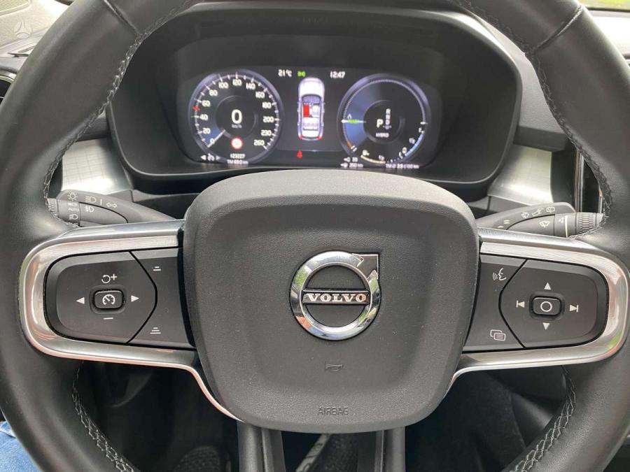 White Volvo XC40 2021 in Vilnius, with an engine capacity of 1.50 L and mileage of 123 thousand km for 15600 €, photo 8 on AUTOMOTO.COM.LV