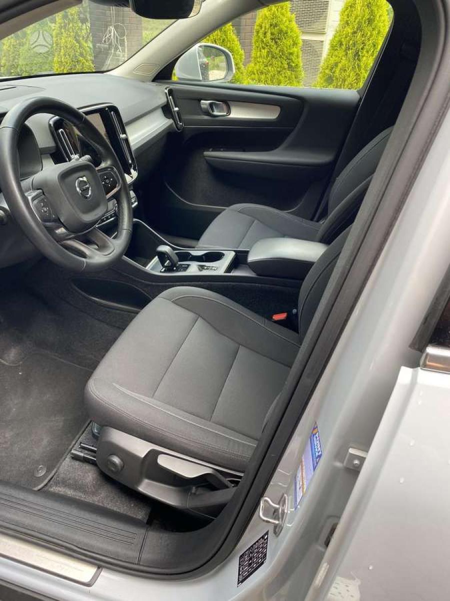 White Volvo XC40 2021 in Vilnius, with an engine capacity of 1.50 L and mileage of 123 thousand km for 15600 €, photo 10 on AUTOMOTO.COM.LV