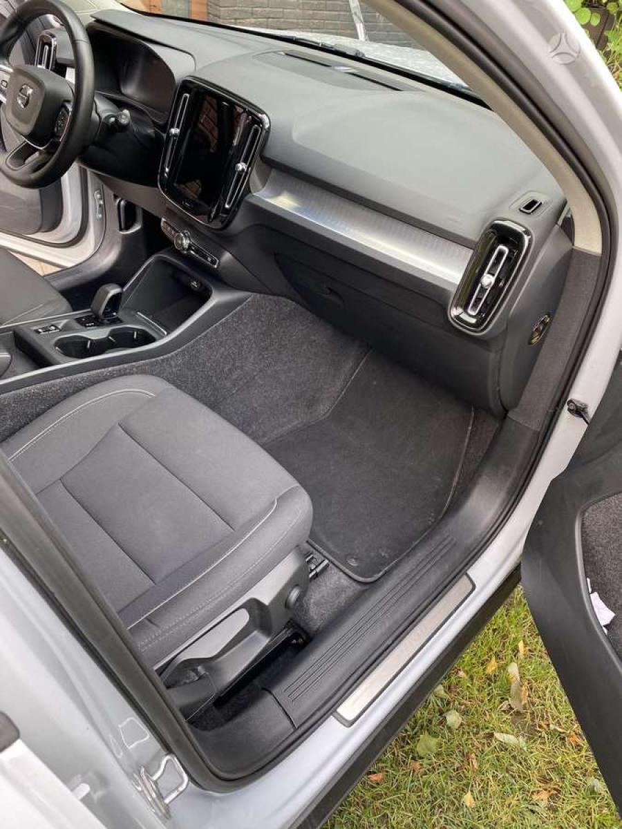 White Volvo XC40 2021 in Vilnius, with an engine capacity of 1.50 L and mileage of 123 thousand km for 15600 €, photo 11 on AUTOMOTO.COM.LV