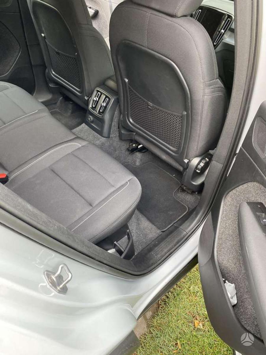 White Volvo XC40 2021 in Vilnius, with an engine capacity of 1.50 L and mileage of 123 thousand km for 15600 €, photo 12 on AUTOMOTO.COM.LV