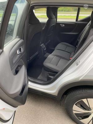 White Volvo XC40 2021 in Vilnius, with an engine capacity of 1.50 L and mileage of 123 thousand km for 15600 €, photo 13 on AUTOMOTO.COM.LV