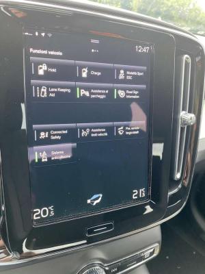 White Volvo XC40 2021 in Vilnius, with an engine capacity of 1.50 L and mileage of 123 thousand km for 15600 €, photo 16 on AUTOMOTO.COM.LV