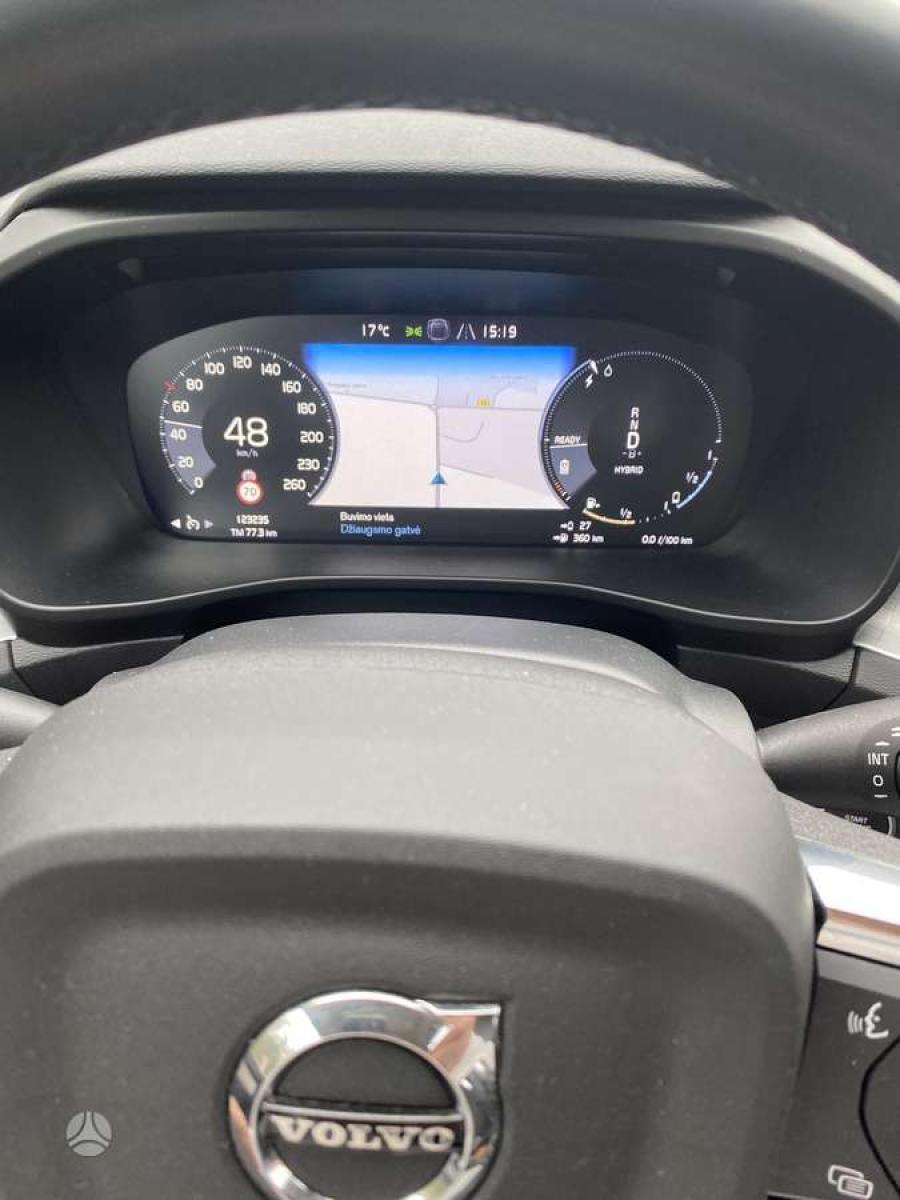 White Volvo XC40 2021 in Vilnius, with an engine capacity of 1.50 L and mileage of 123 thousand km for 15600 €, photo 25 on AUTOMOTO.COM.LV